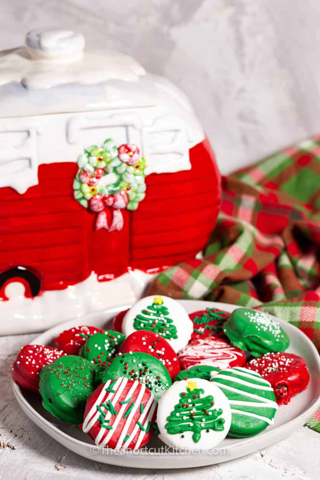 Christmas Dipped Oreos (Fun Holiday Treat) - The Shortcut Kitchen